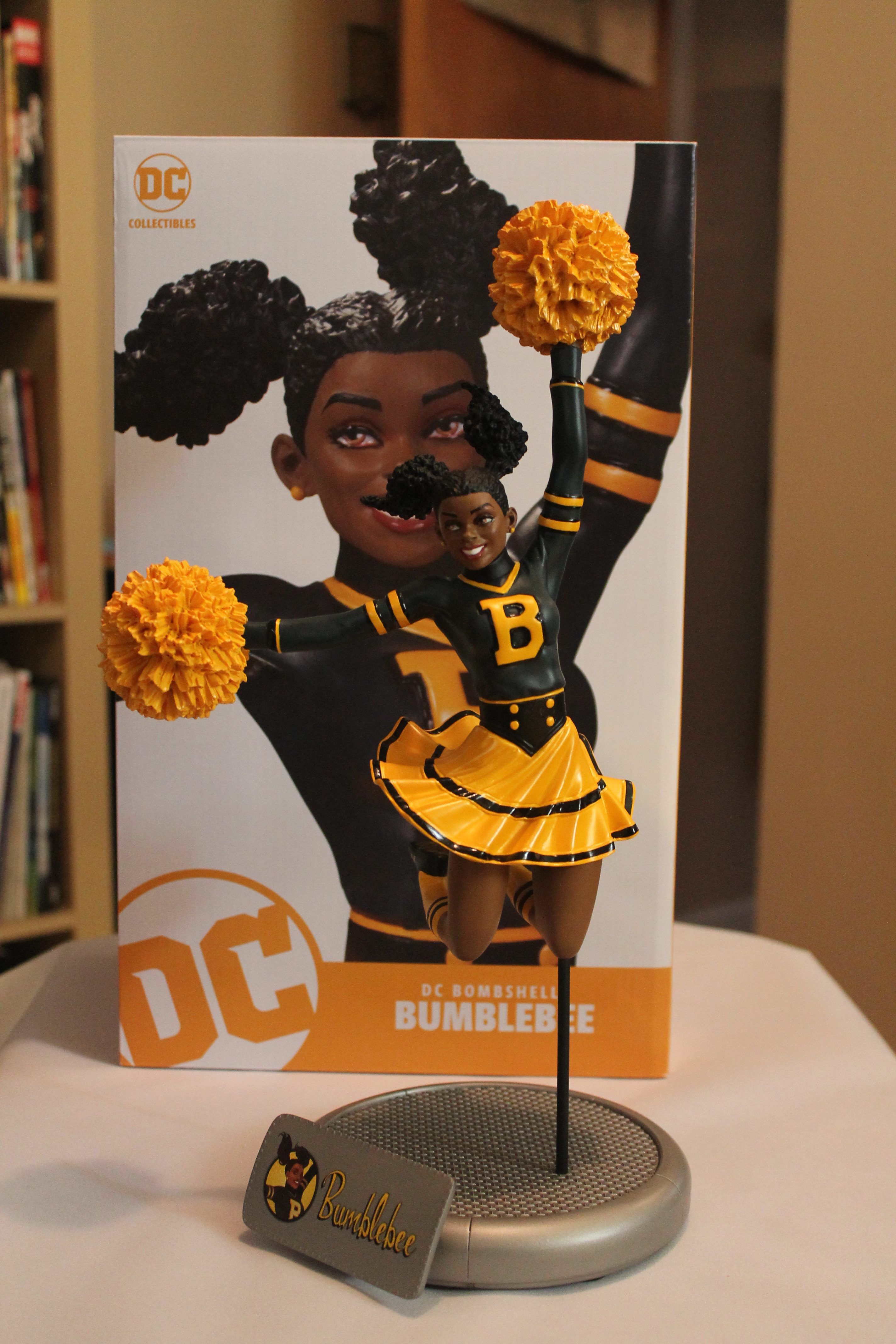 EXCLUSIVE: DC Comics Bombshells Art Book and Statue Preview