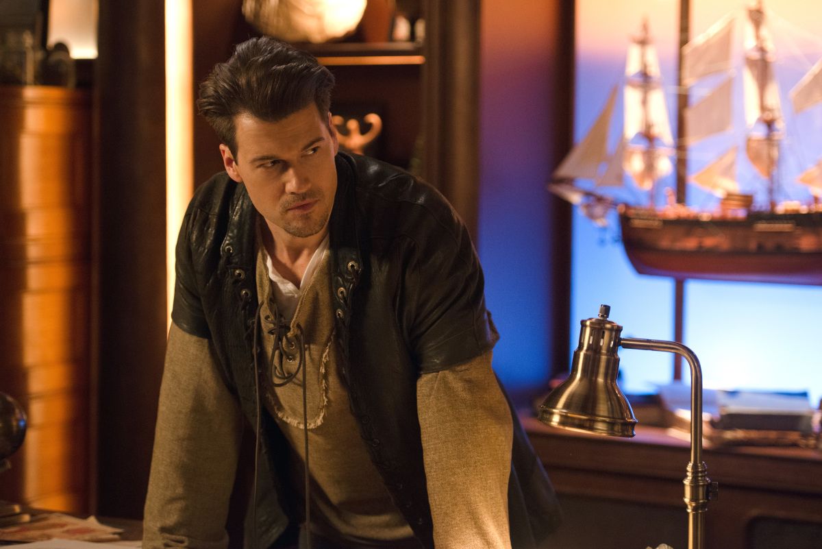 Legends of Tomorrow Photos Send the Team to Camelot