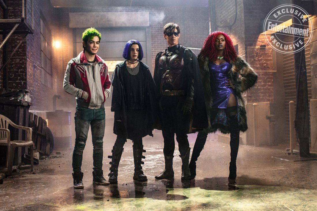 DC Universe's Titans Assemble in New Team Photo