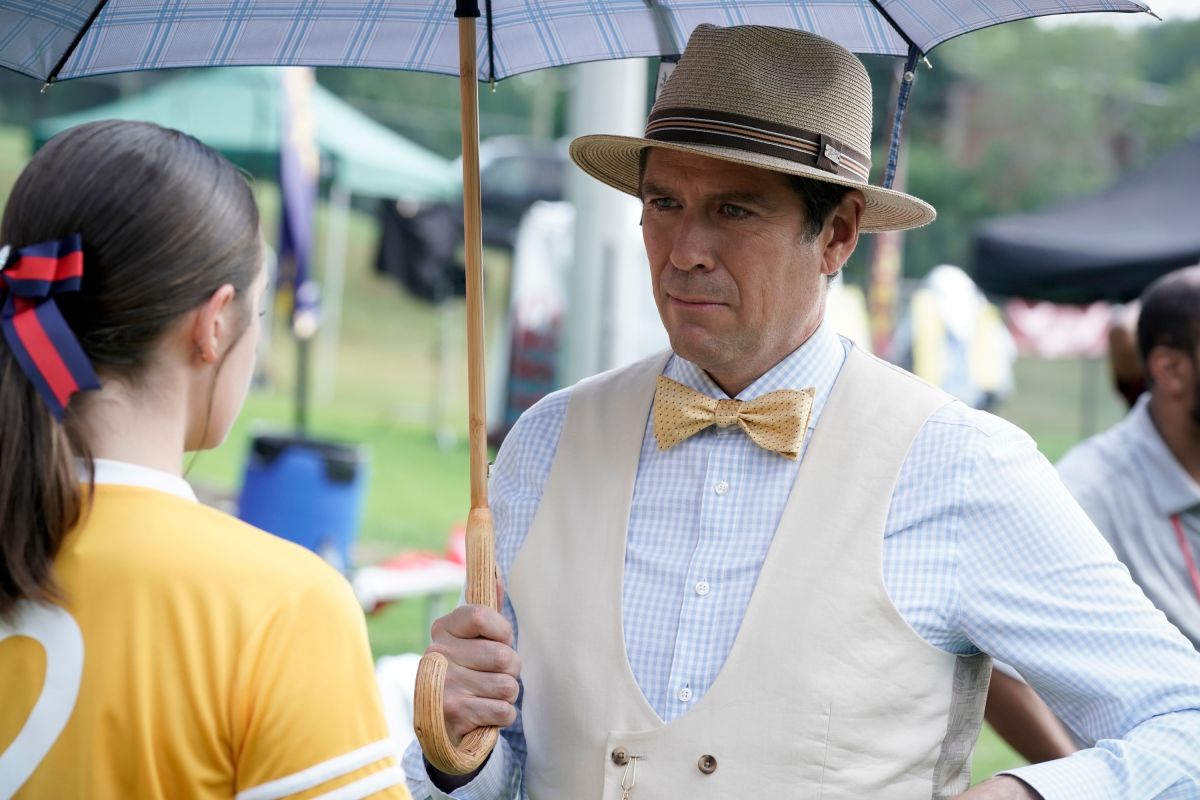 Legacies: Angel Star Alexis Denisof, Alaric's New Rival, Debuts in New ...