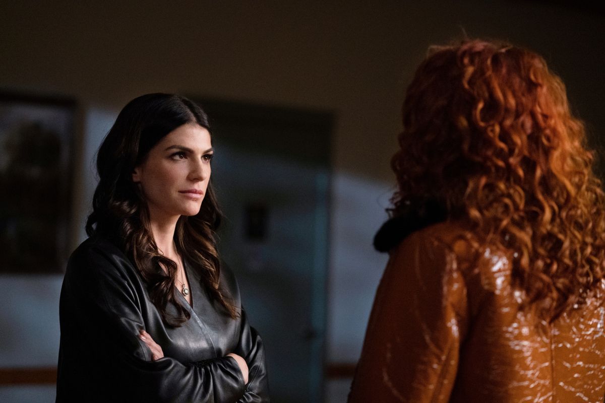 Supernatural Photos Show Jo & Ruby Meet for the First Time