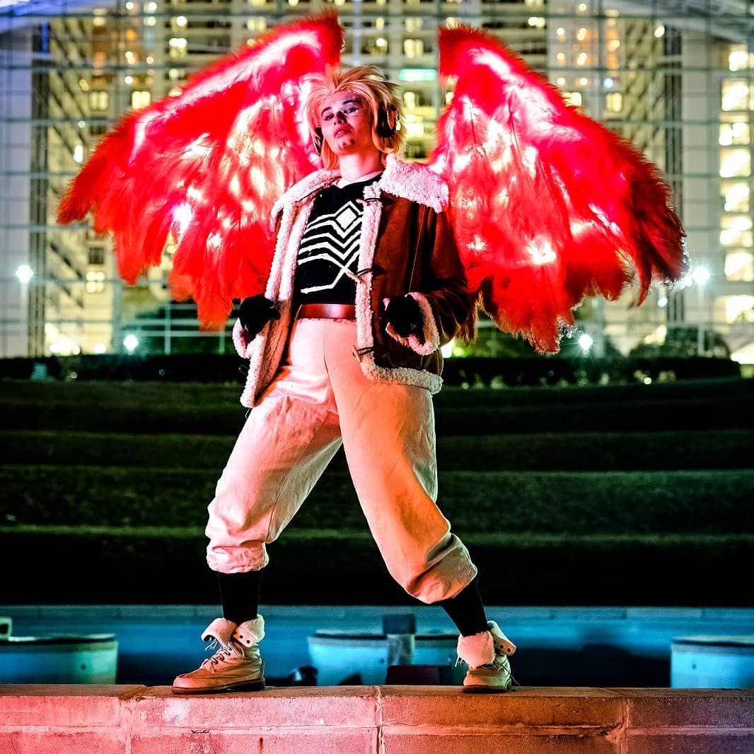 My Hero Academia: 10 Hawks Cosplay That Look Just Like The Anime