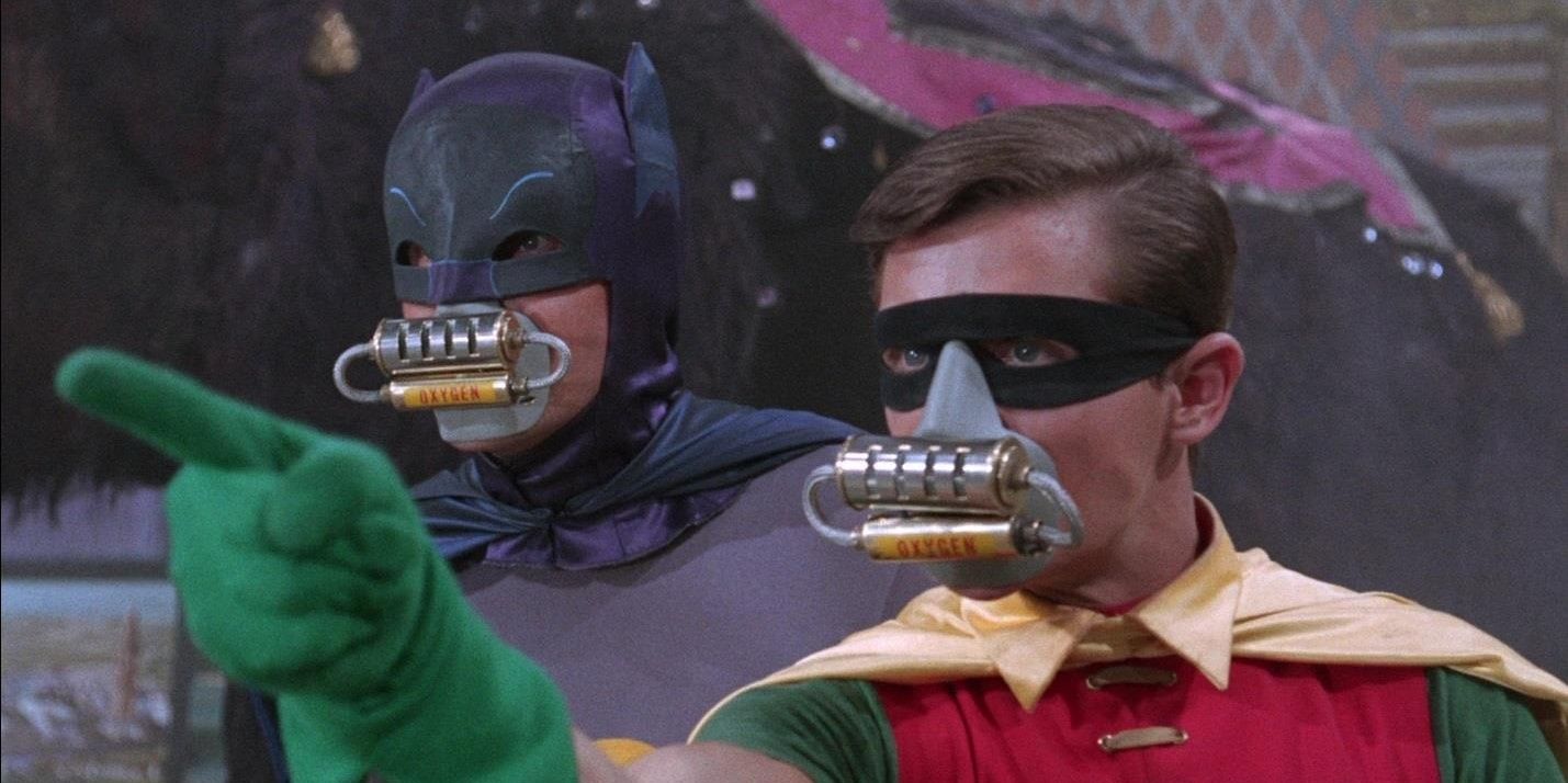 Batman: 5 Most Useful Gadgets (& 5 That Are Useless)