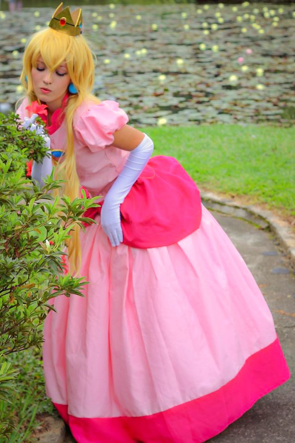 10 Princess Peach Cosplay That Would Make Mario's Jaw Drop