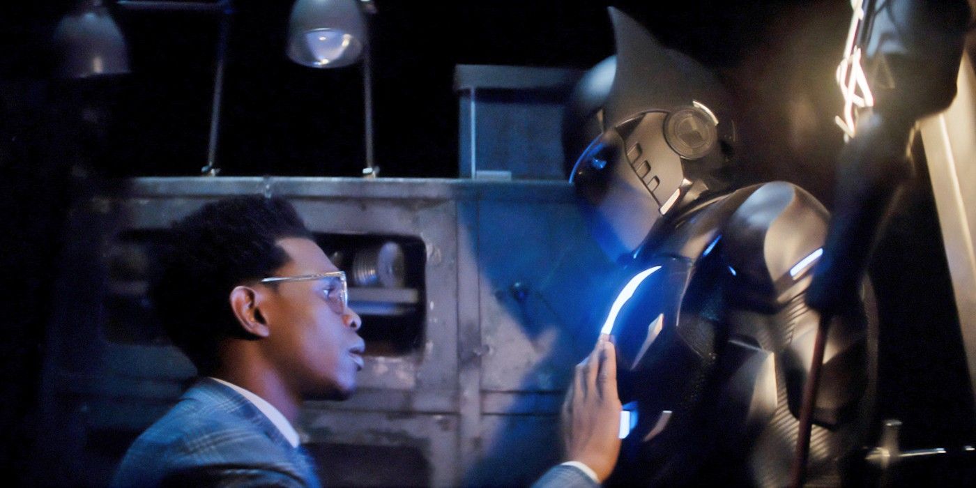 Batwoman Season Finale Photos Offer a New Look at Batwing