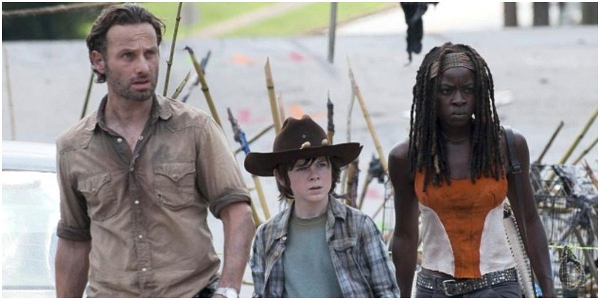 The Walking Dead: 5 Traits Carl Grimes Kept From His Youth (& 5 He Outgrew)