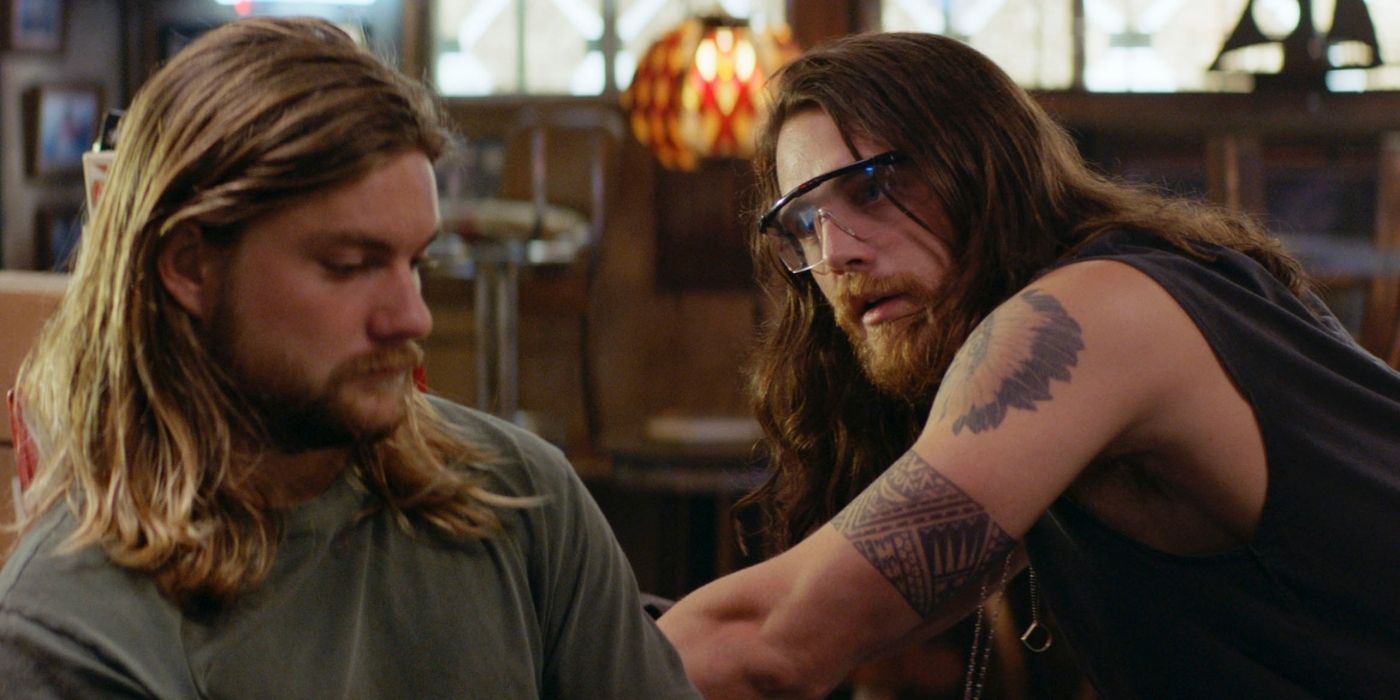 Animal Kingdom: How Season 1's Cast Photo Explains the Cody Family Dynamics