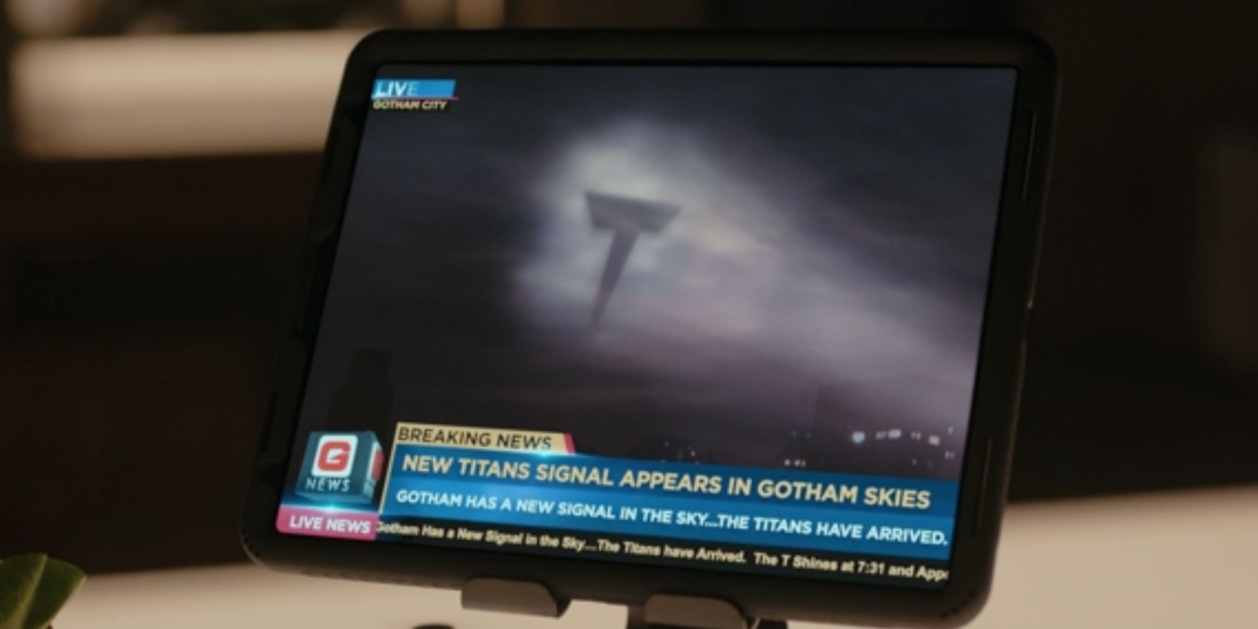 Titans Reveals Its Own Version of the Bat-Signal