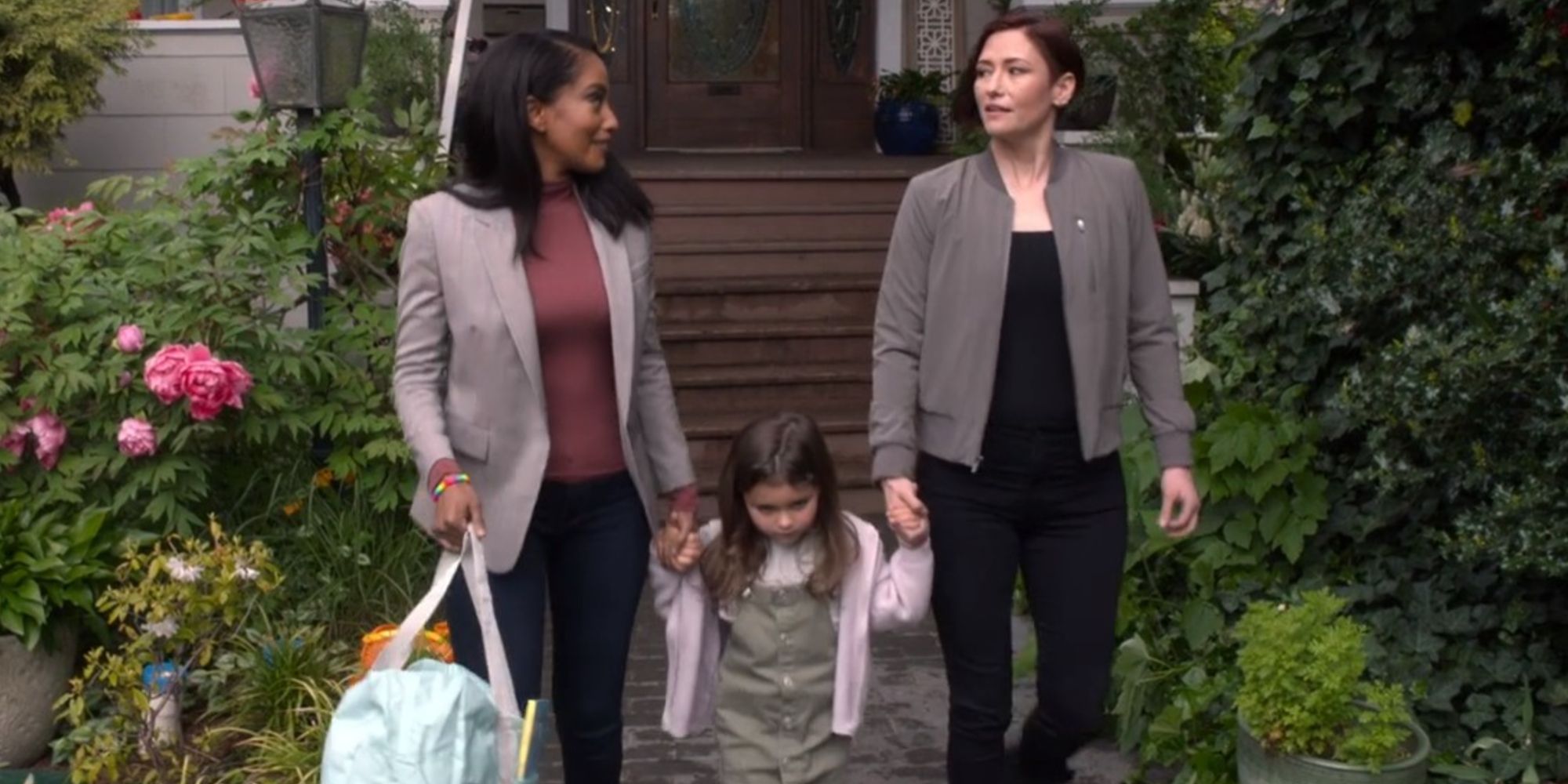 Supergirl: Kelly and Alex Relationship Is Season 6's Highlight