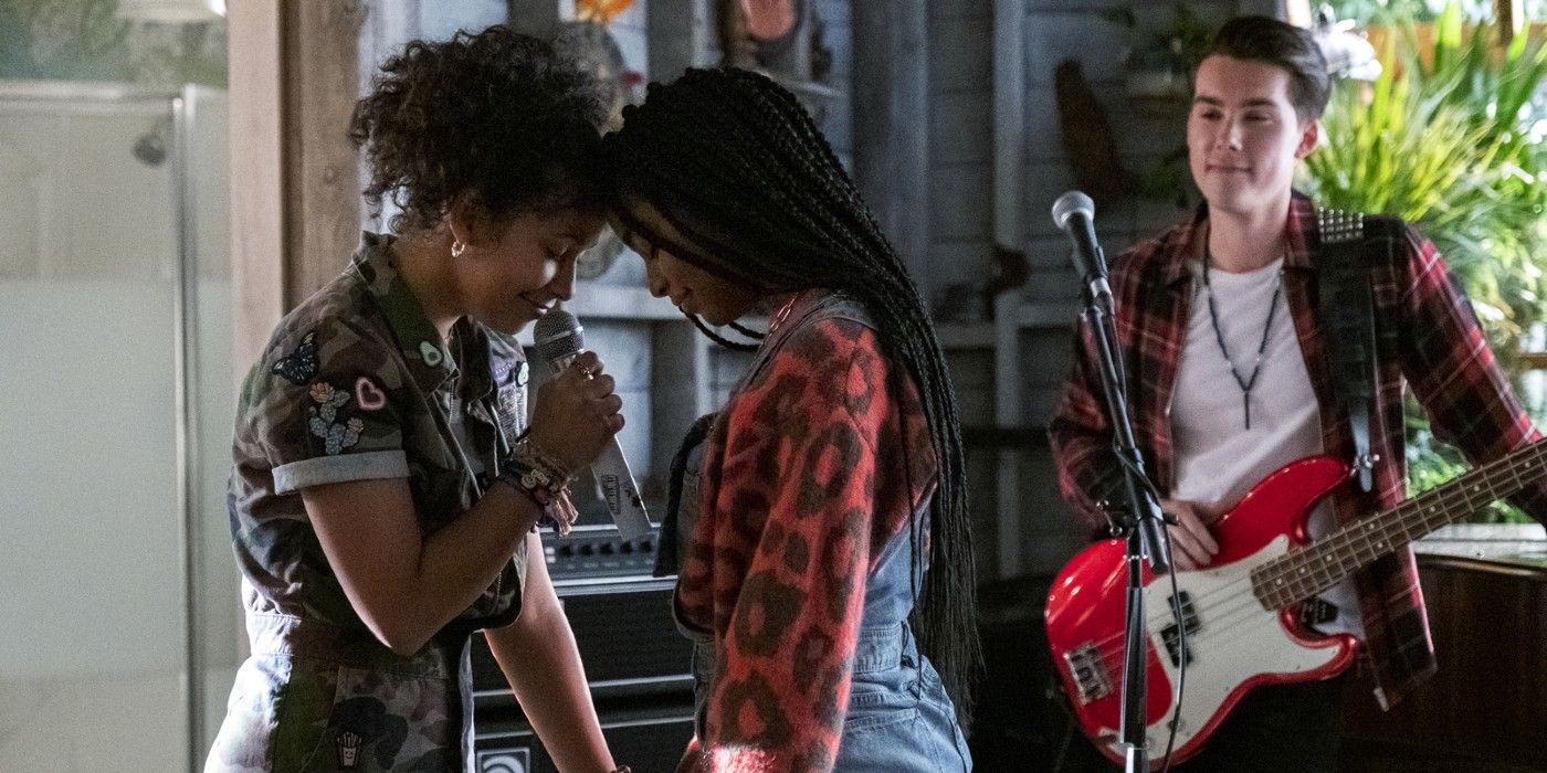 Julie and the Phantoms: Reggie Is the Soul of Sunset Curve