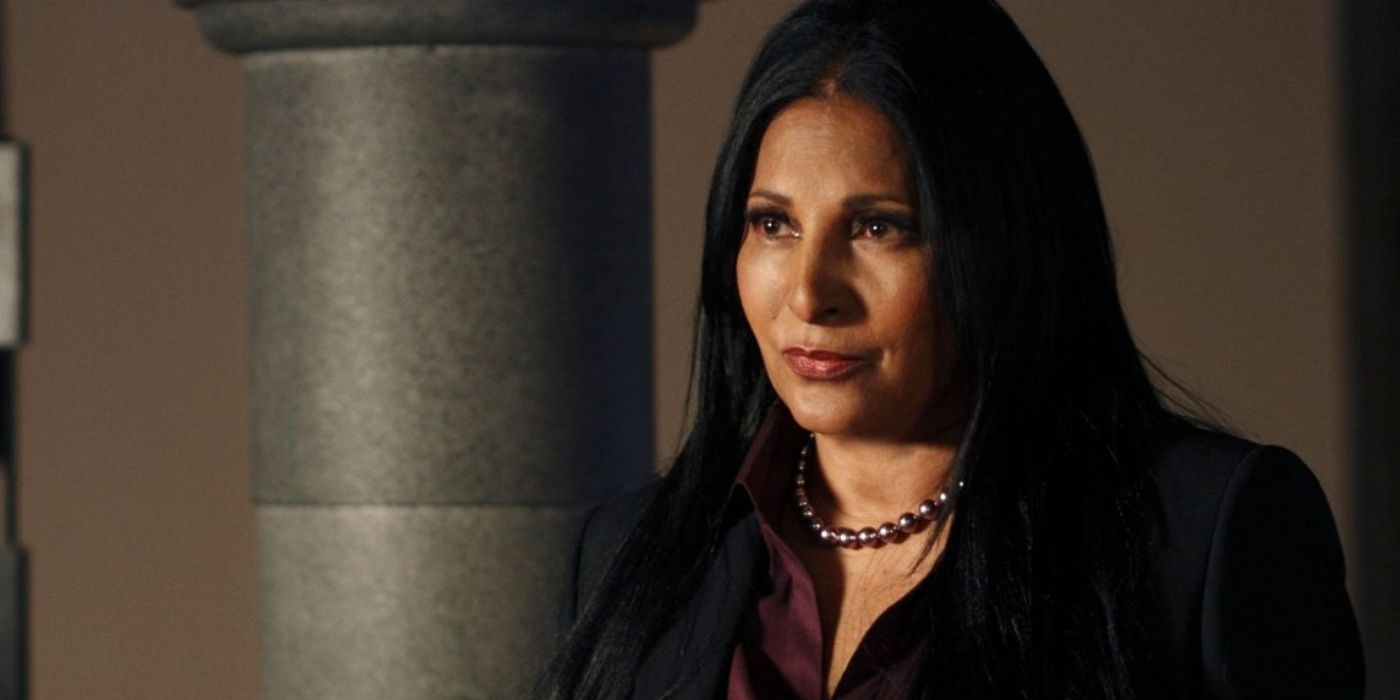 10 Things DCU Fans Need To Know About Amanda Waller