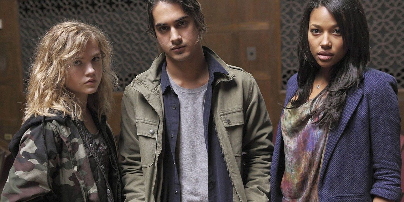 10 Bad Teen Shows With Great Premises