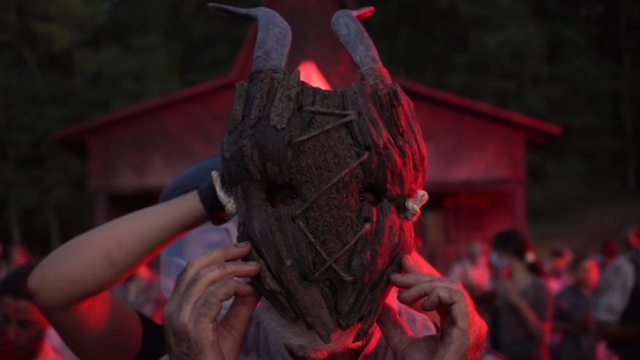 A Classic Horror Story Plays Into the Genre's Best Cliches