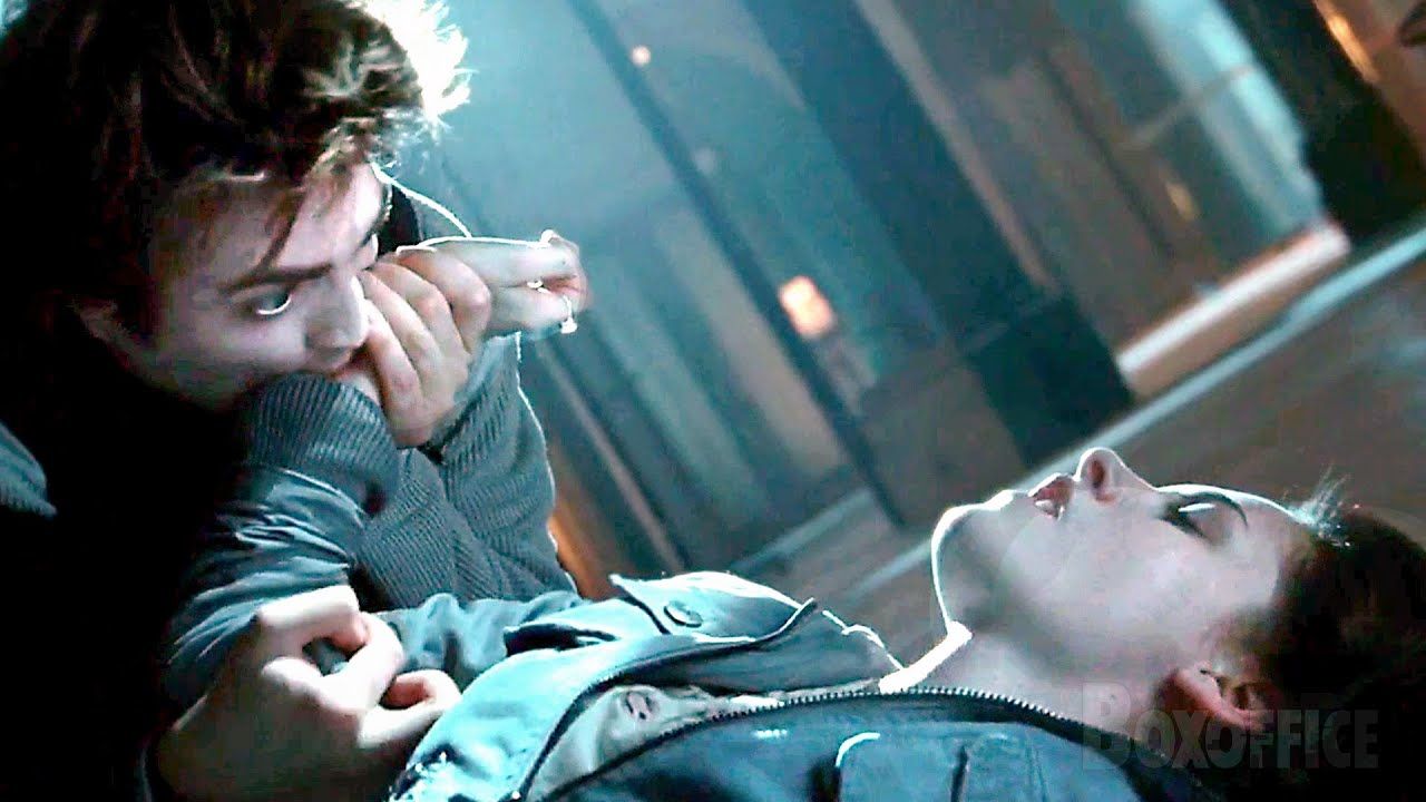 Edward Biting Bella