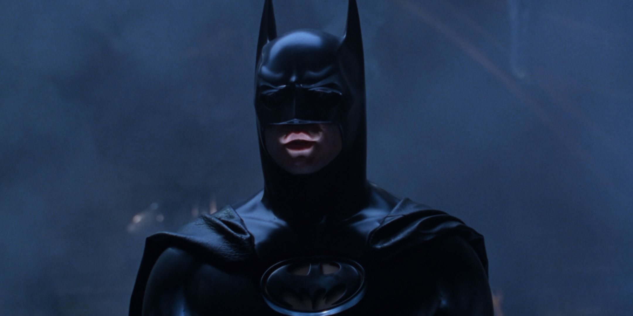 Val Kilmer's Batman Forever Performance Holds Up (& Even Improves) After 30 Years For These Reasons