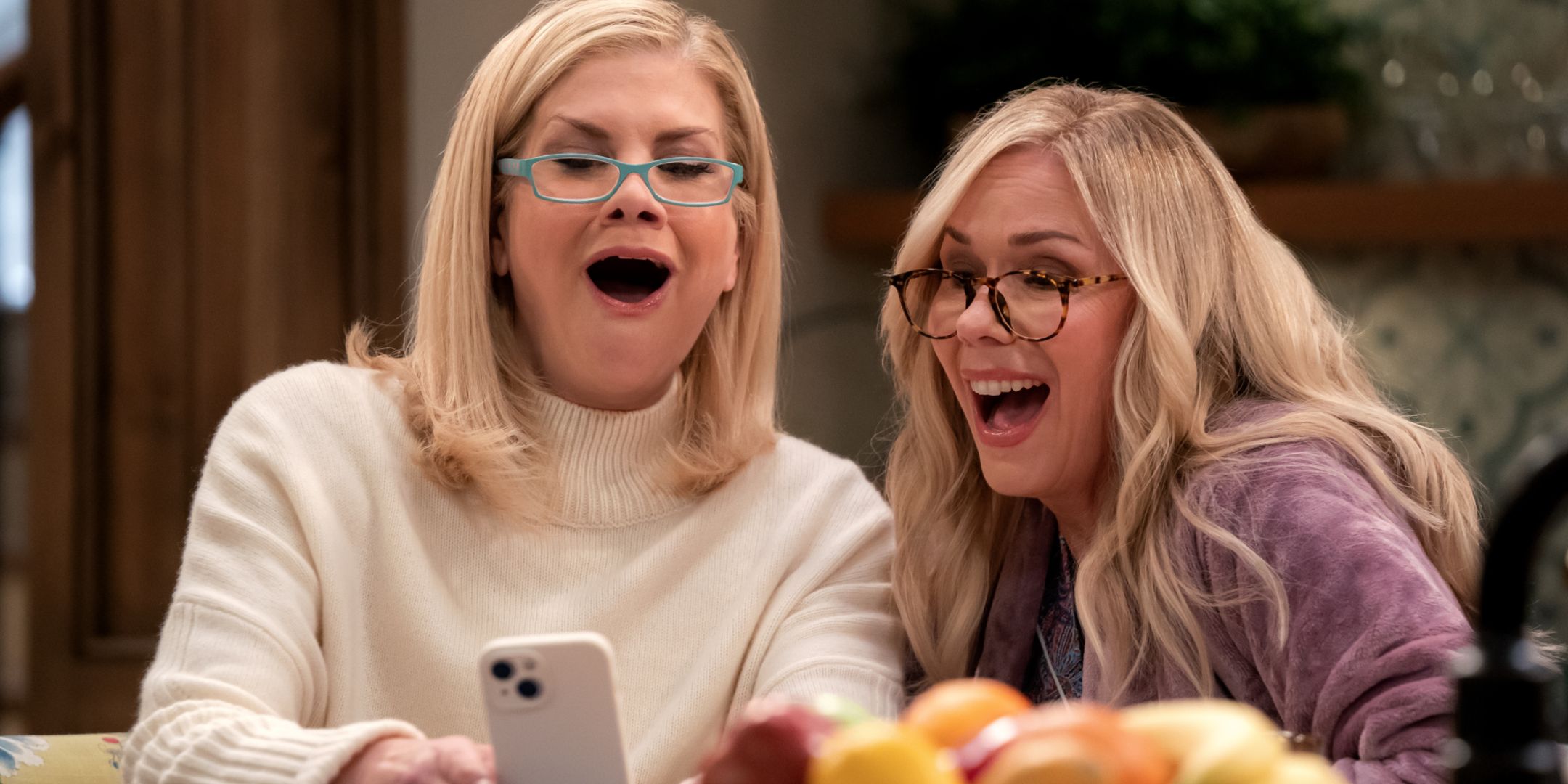 Chuck Lorre Compares New Sitcom Leanne To Previous Hit Show