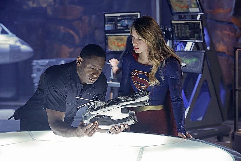 Look Kara Carter Grant Take Flight In Supergirl Season 1 Episode 4 Photos