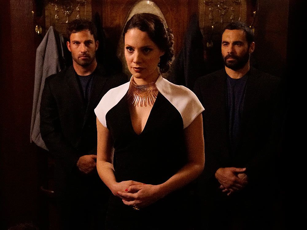 "Agents of SHIELD's" Fitzsimmons Go Undercover in New Images from "The ...