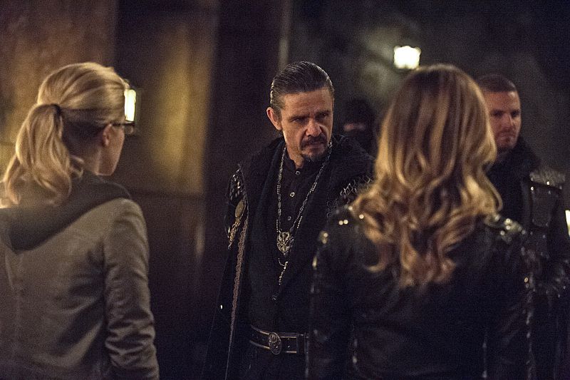 Team Arrow Faces the League of Assassins in New "Arrow" Photos