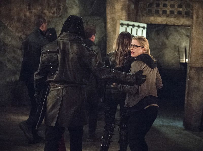 Team Arrow Faces the League of Assassins in New "Arrow" Photos