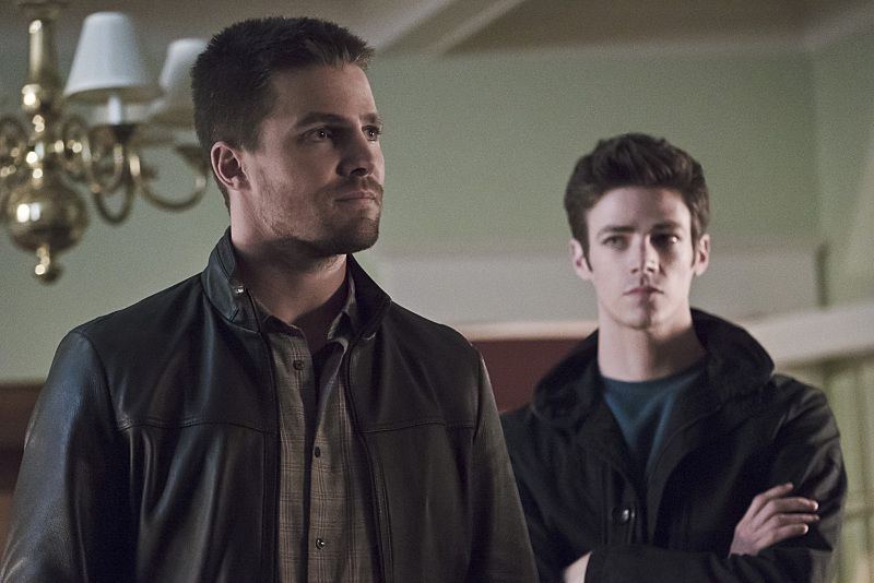 New "Flash"/"Arrow" Crossover Photos are the Stuff of Legends