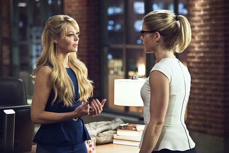 Team Arrow Storms the Ark in New "Arrow" Photos