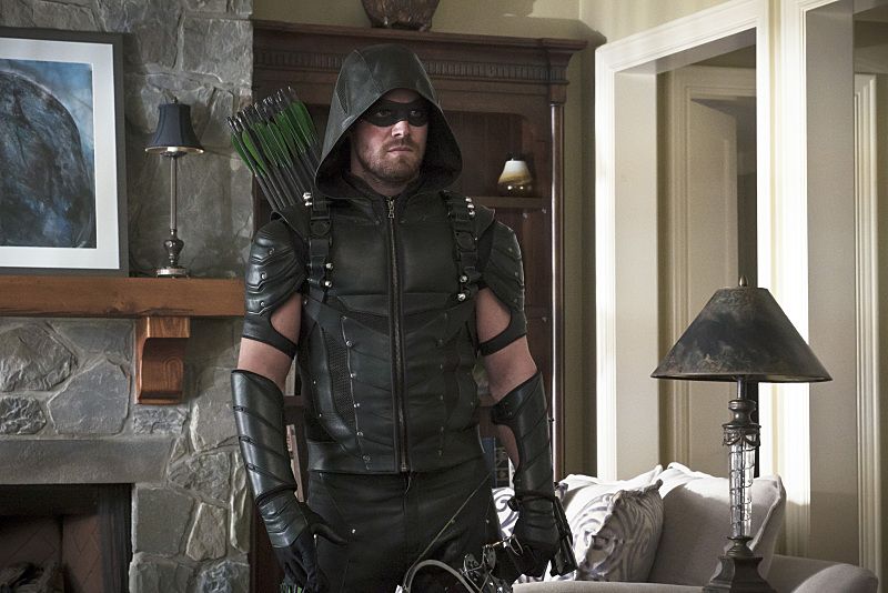 Team Arrow Storms the Ark in New "Arrow" Photos