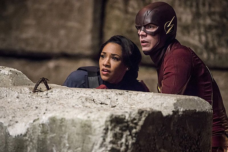 Worlds Collide in New "The Flash" Photos; EP Compares Wally West to Roy ...