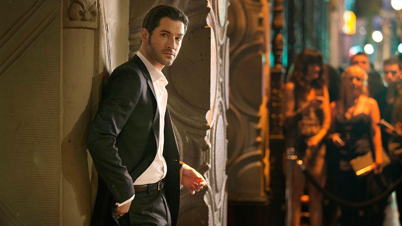 COMIC REEL: Changes to "Arrow" Suit for S5; "Lucifer" Adds "Dexter ...