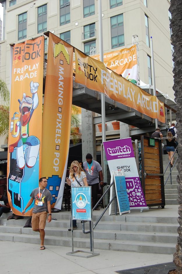 SDCC '13 | 'Homestuck's' Andrew Hussie signs with Shiftylook