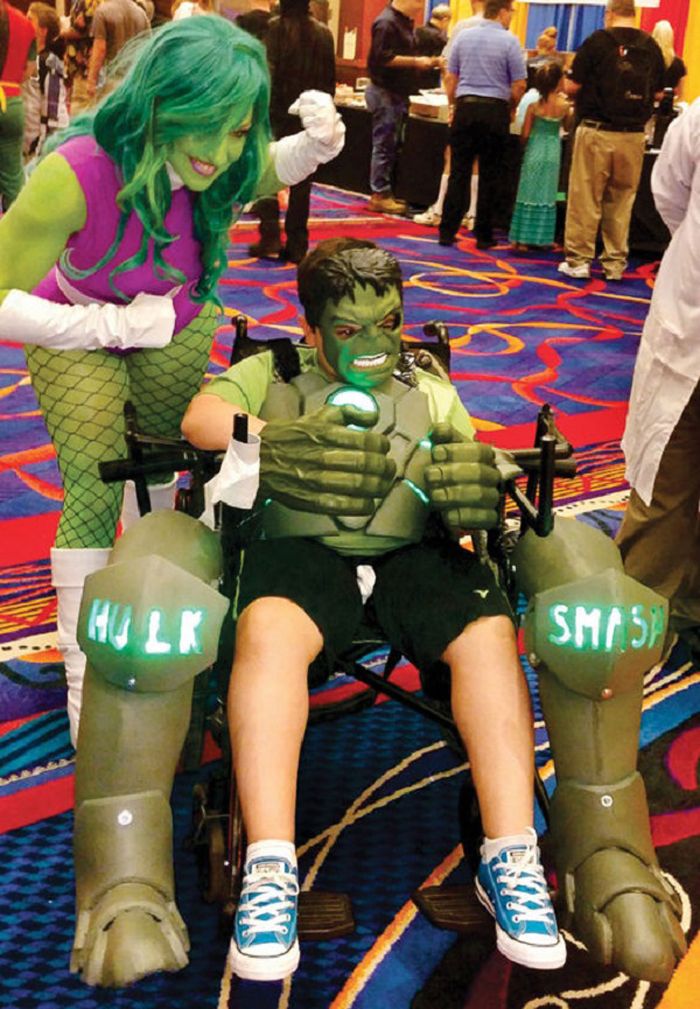 This 'butt-kicking' wheelchair Hulk cosplay is simply incredible
