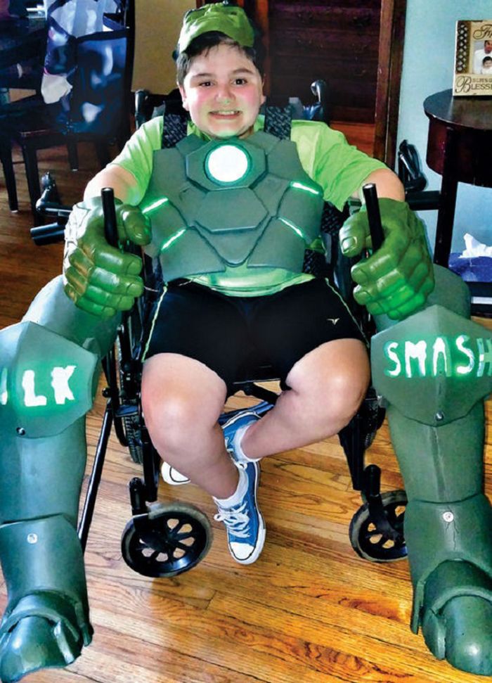 This 'butt-kicking' wheelchair Hulk cosplay is simply incredible