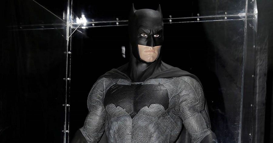 "Batman v Superman's" Costumes, Batmobile Zoom into Licensing Expo 2015