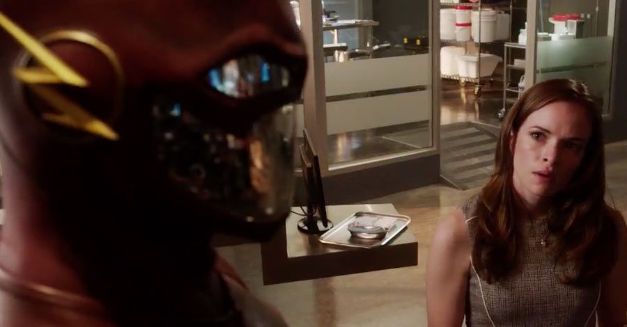 New "Flash" Promo" Showcases Felicity Smoak, Captain Cold & More